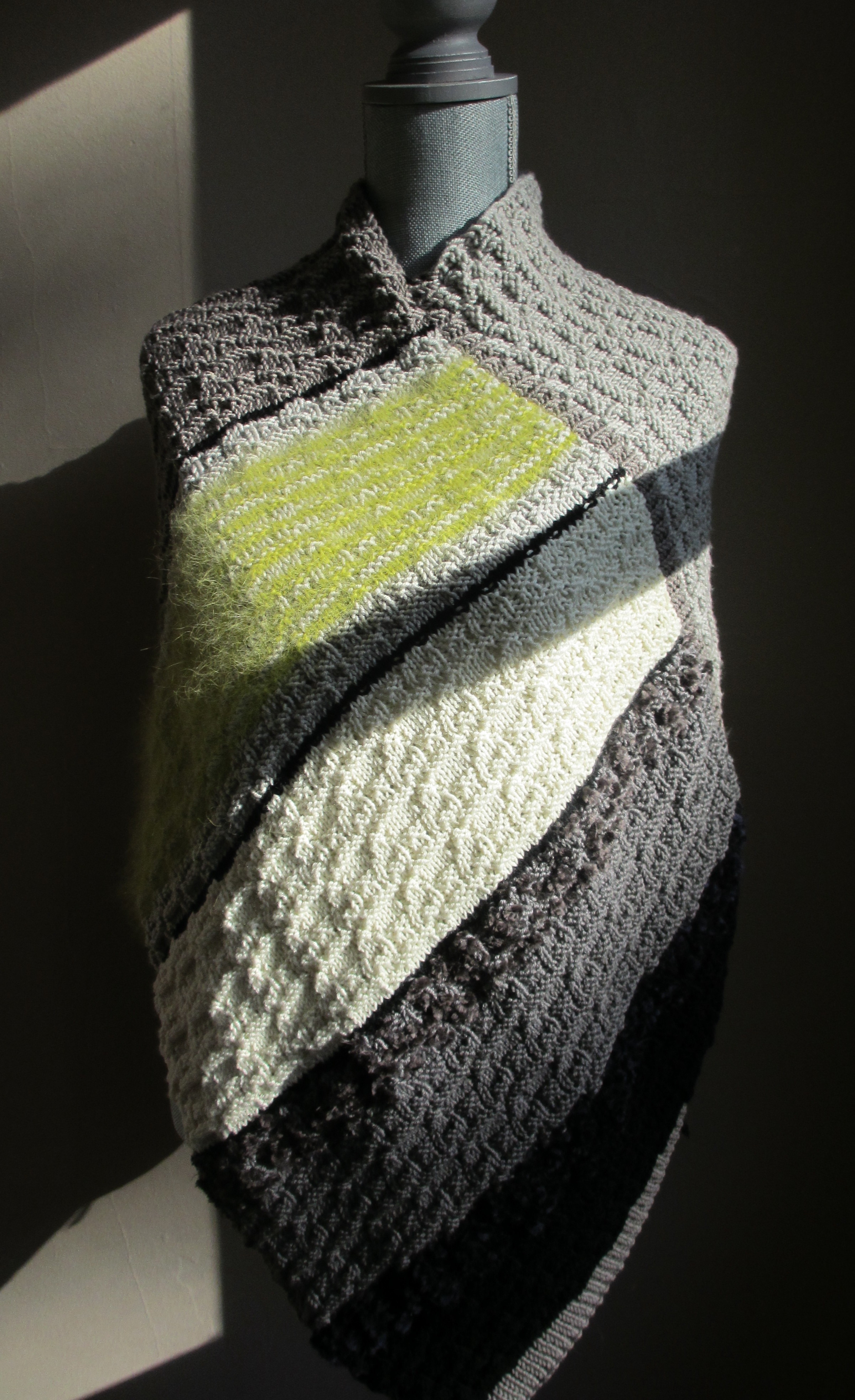 Poncho Mondrianesque – Sticks-a-GoGo